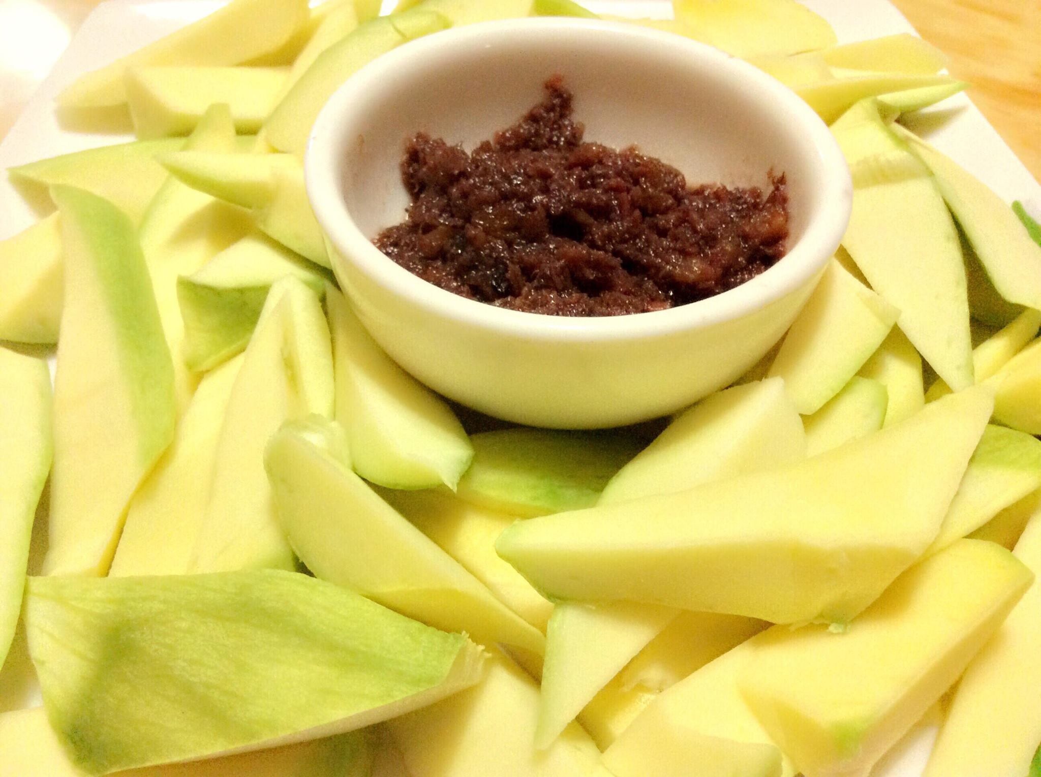 MANGA T BAGOONG GREEN MANGO AND SHRIMP PASTE Pinoy Food Delight